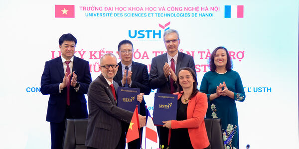 Mobilités internationales : Convention entre l'USTH et l'ambassade de ...