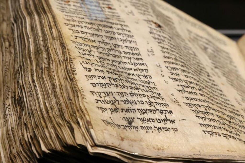 La plus ancienne bible hébraïque connue s'expose en Israël