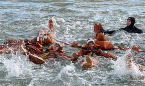 Pour porter secours aux réfugiés en Méditerranée, une ONG se forme à la ...