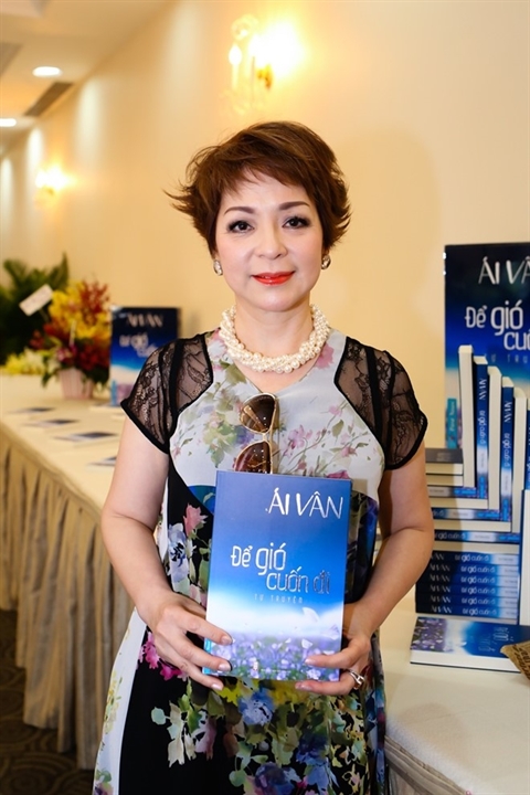 Sortie de l’autobiographie de Ái Vân, une chanteuse Viêt kiêu