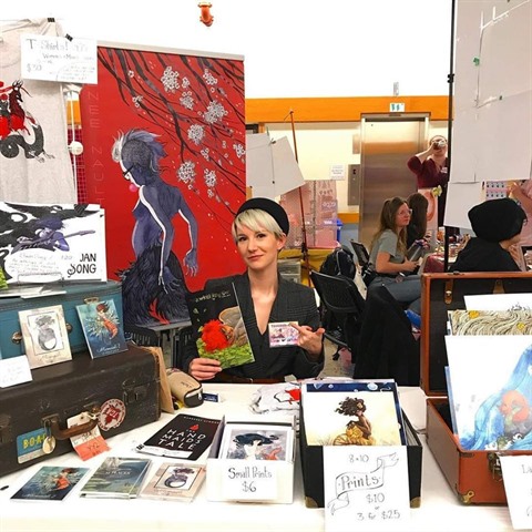 Renée Nault dévoile à Hanoï son roman graphique The Handmaid’s Tale